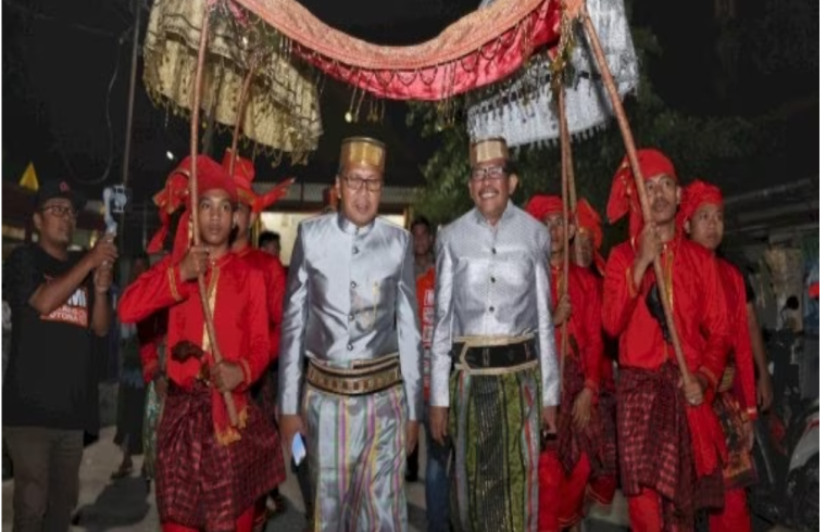 Raja Adat Marusu Perkenalkan Danny-Azhar di Upacara Adat ‘Appalili’ di ...